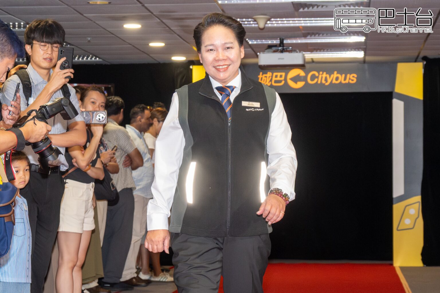 城巴全新員工制服亮相 展現企業形象 - HK Bus Channel 巴士台